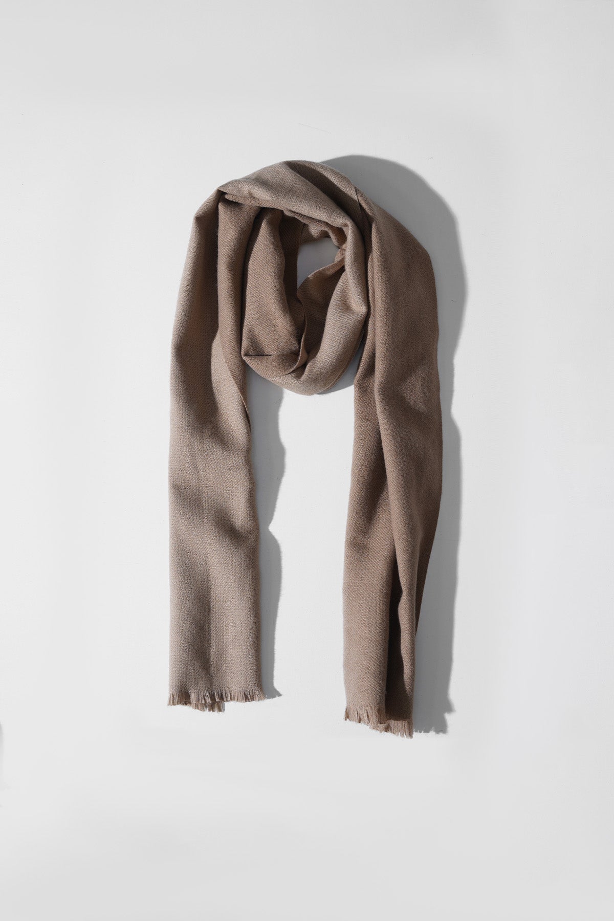 THE ESSENTIAL TRANSIT SCARF – Lama Retail